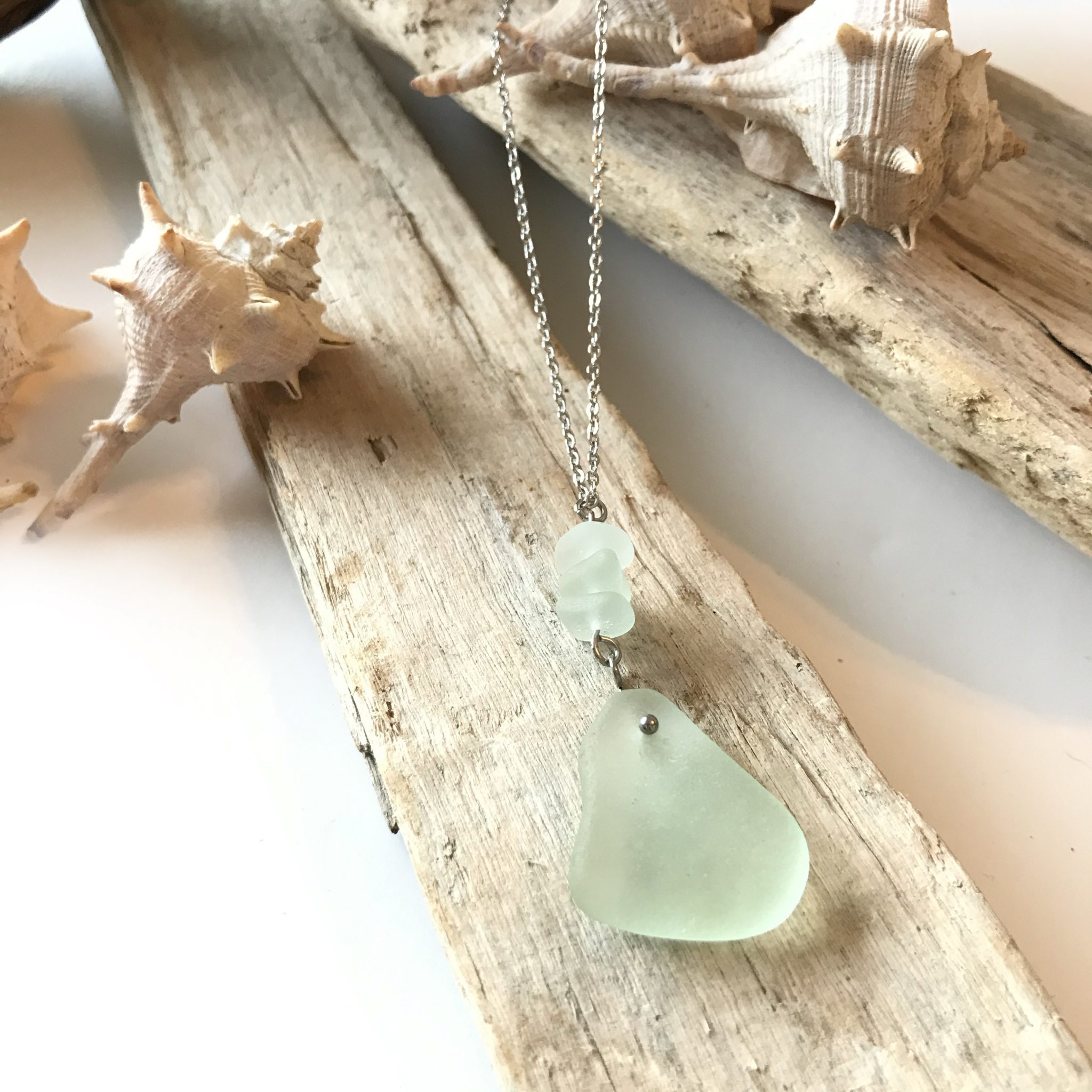 Collier PRESQU’ÎLE Rose parme | Pendentif en verre recyclé | SABLE VERT